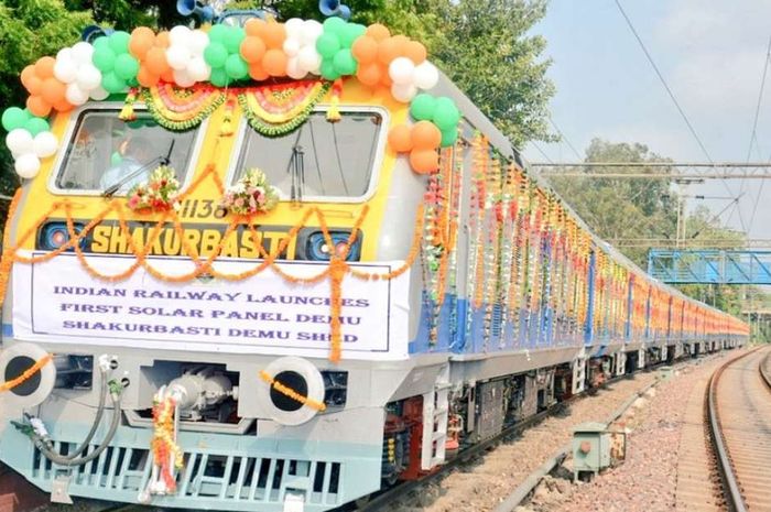Kurangi Pemansasan Global, India Luncurkan Kereta Api Tenaga Surya ...