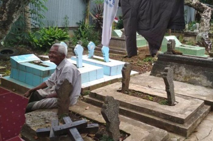 Inilah Kisah Mbak Jono, Kakek 87 Tahun yang Sudah Puluhan Tahun Tinggal ... Inilah Kisah Mbak Jono, Kakek 87 Tahun yang Sudah Puluhan Tahun Tinggal ...