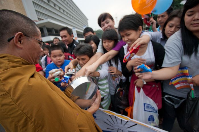 Prosesi Pindapata - National Geographic