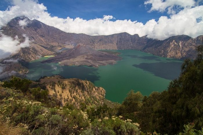 10 Danau Tertinggi di Indonesia - National Geographic