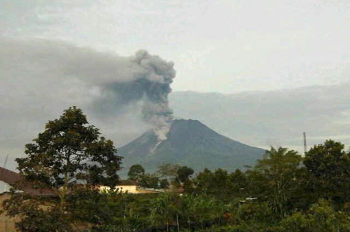 19 Gunung Berapi Indonesia Berstatus Waspada - National Geographic