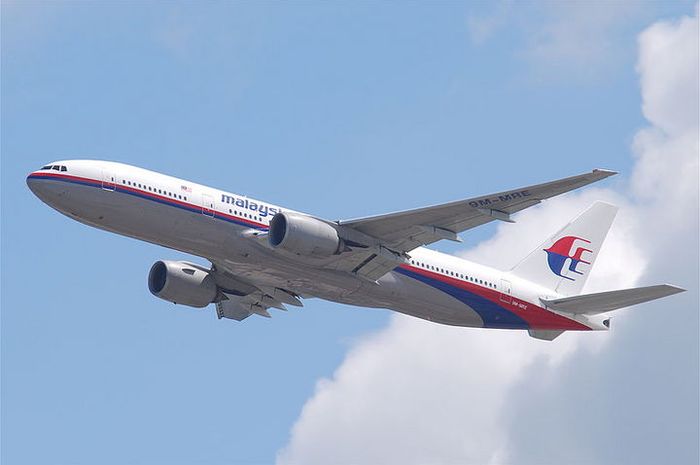 2 KRI Tiba di Lokasi Diduga Jatuhnya Pesawat Malaysia Airlines ...