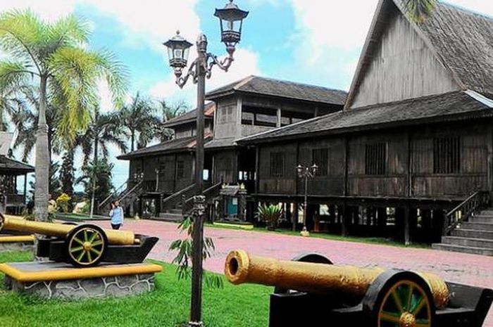 Menyusuri Istana Kuning di Kotawaringin Barat - National Geographic