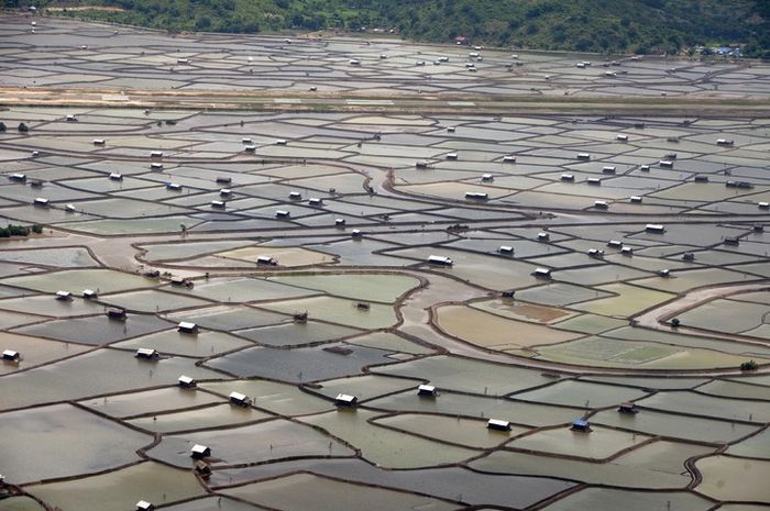 Lanskap Ladang Garam Nusantara - Semua Halaman - National Geographic