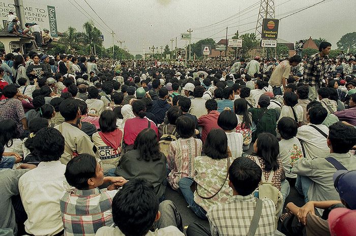 Korban Pertama Demonstrasi Mei 1998 - National Geographic