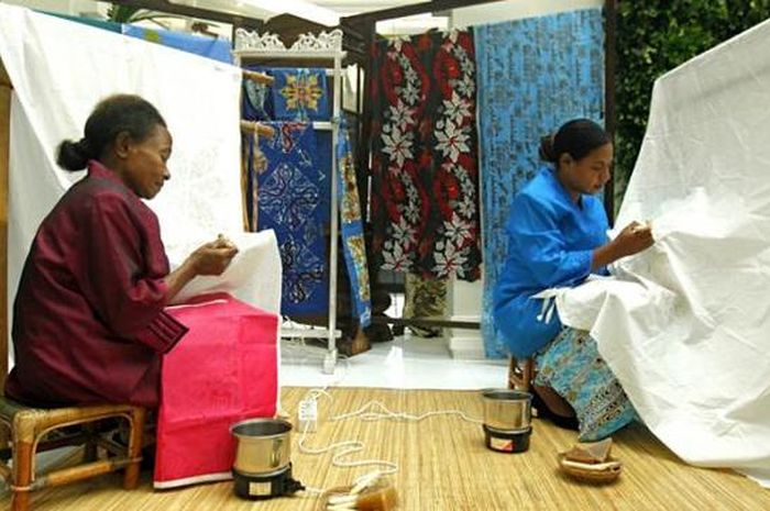 Nuansa Laut Menjadi Ciri Khas Batik Raja Ampat - National Geographic