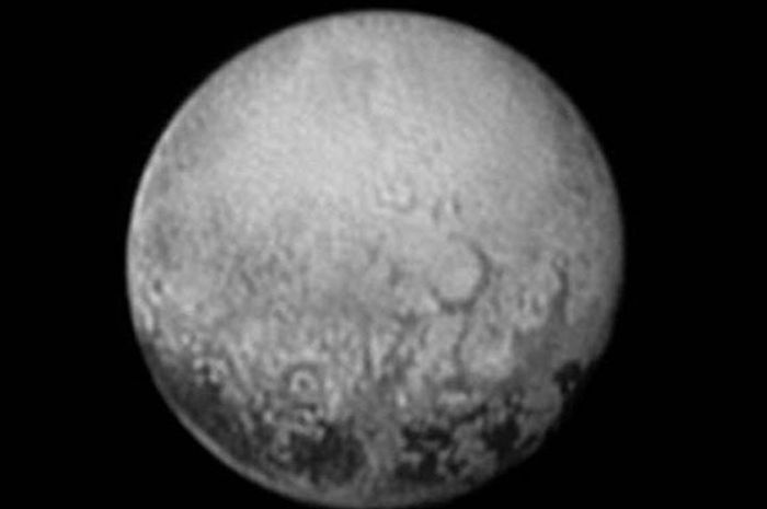 Bagaimana Rasanya Mendekati dan Mendarat di Planet Kerdil Pluto ...