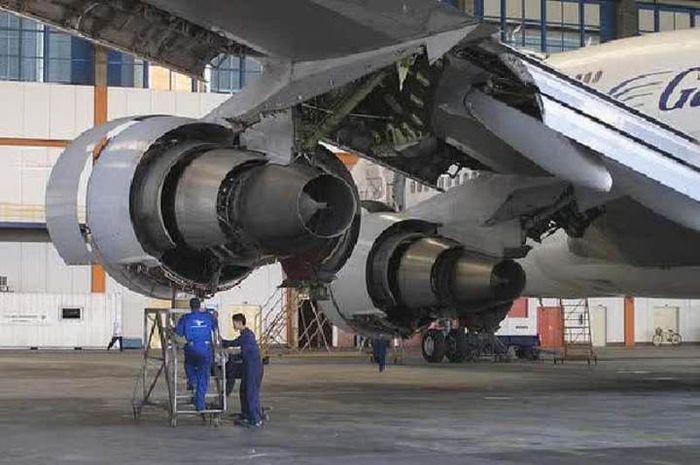 Hanggar Pesawat Terbesar di Dunia Ada di Indonesia - National Geographic