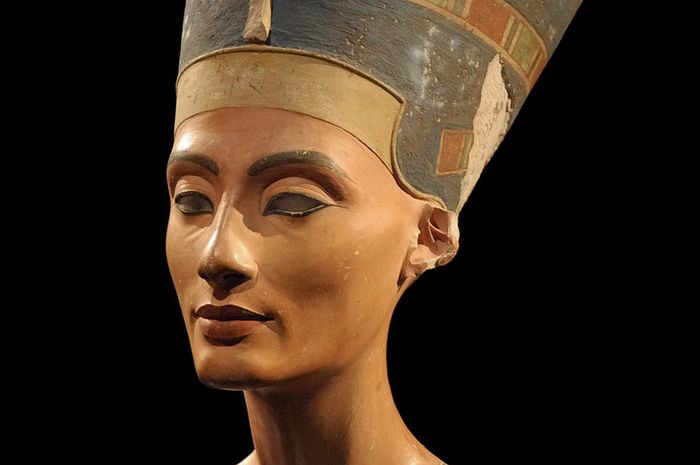 Misteri Nefertiti, Ratu Mesir Kuno Tandingan Cleopatra - National ...