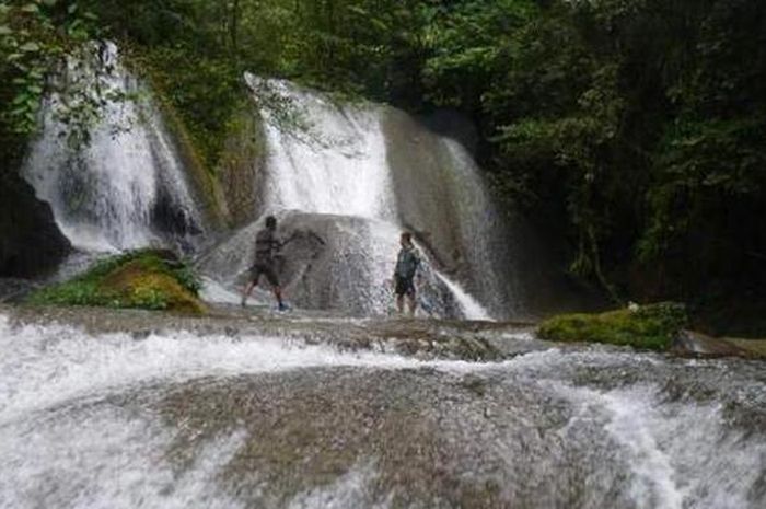 Menikmati Air Terjun Bidadari - National Geographic