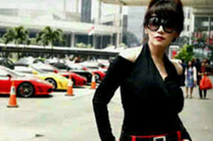 Inong Malinda dan Andhika Gumilang Bertemu di Catwalk - Nova