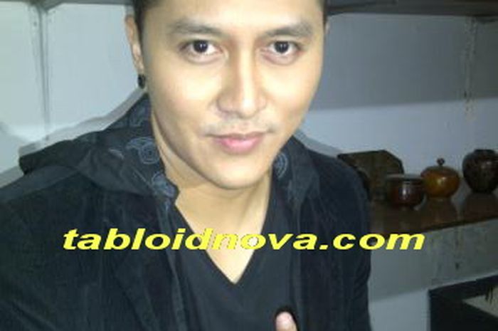 Demian Aditya Bebas Pulang Pagi Pasca Cerai - Nova Demian Aditya Bebas Pulang Pagi Pasca Cerai - Nova