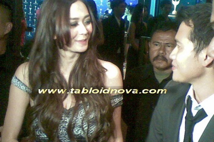 Aura Kasih Mesra Dengan Rezky Aditya - Nova