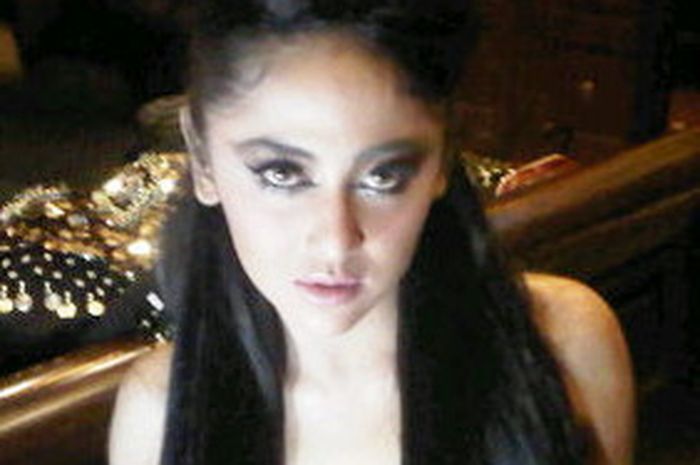 Foto Topless Beredar, Dewi Perssik Tak Keberatan - Nova