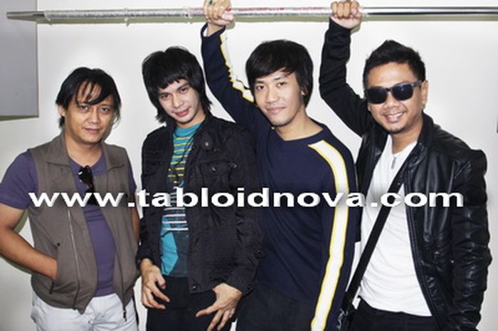 Tiket Band, Dari Pop ke Dangdut? Siapa Takut! - Nova