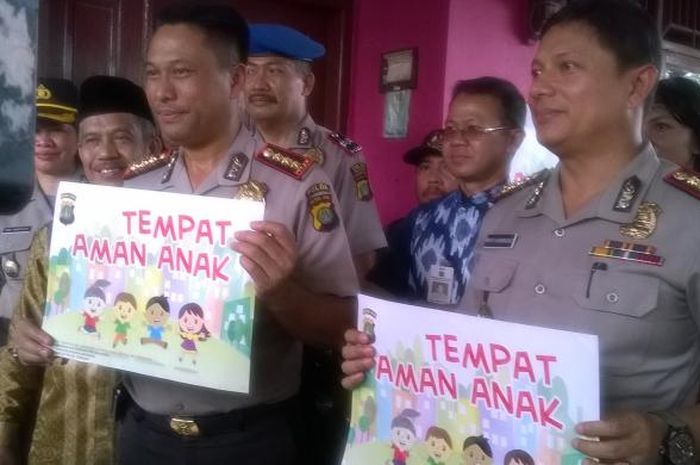 'Predator' Anak Marak, Stiker 'Aman Anak' Kini Dipasang di Rumah Warga ...