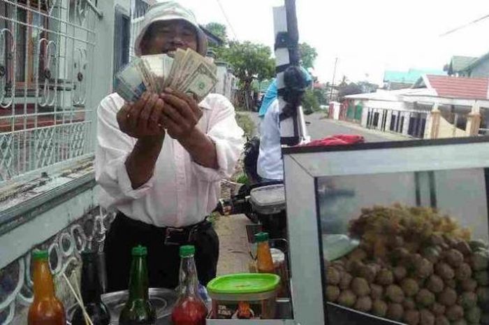 Ini Dia Pedagang Bakso Keliling yang Mau Dibayar dengan Uang Kuno - Nova
