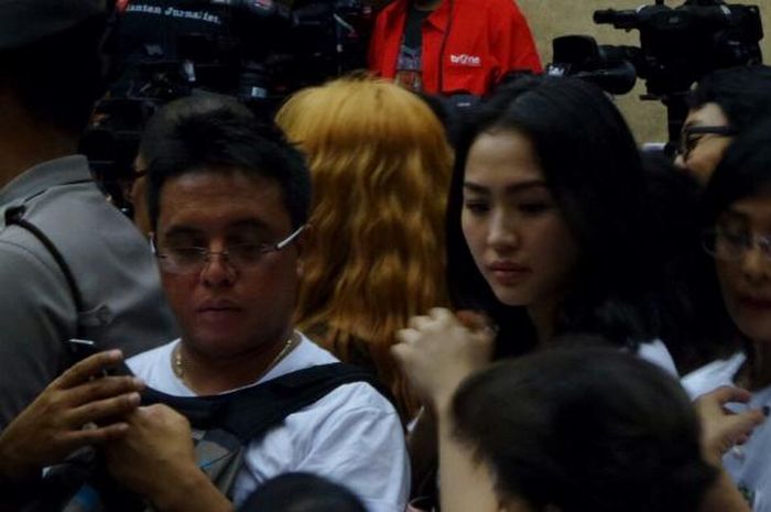 Pengadilan Penuh Sesak, Kembaran Mirna Berhimpitan dengan Pengunjung ...