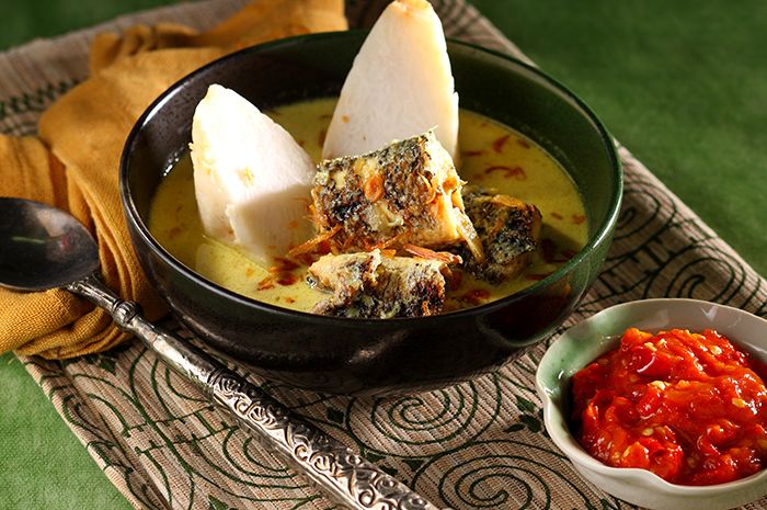 Ketupat Kandangan, Menu Ketupat dengan Ikan Kuah Santan yang Super ...