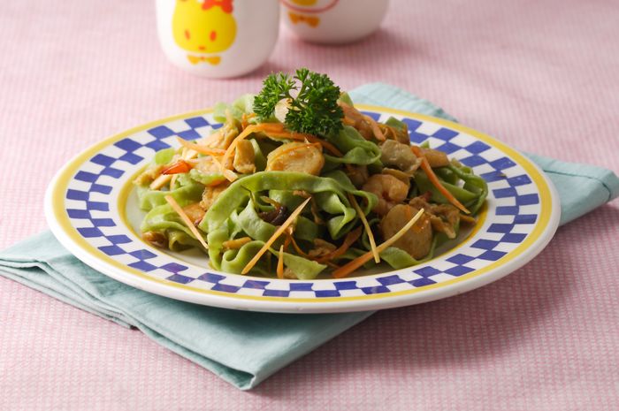 Ingin Sarapan Lebih Sehat Esok Pagi? Ikuti Saja Resep Mi Bayam Goreng ...