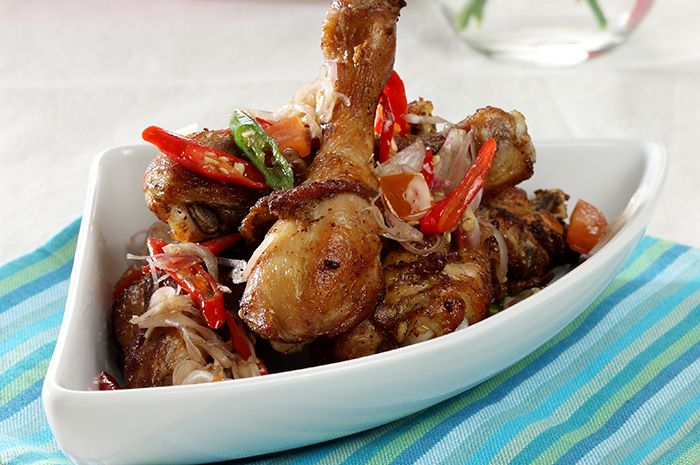 Enggak Pakai Capek Ngulek Kalau Buat Ayam Goreng Sambal Iris Ini ... Enggak Pakai Capek Ngulek Kalau Buat Ayam Goreng Sambal Iris Ini ...