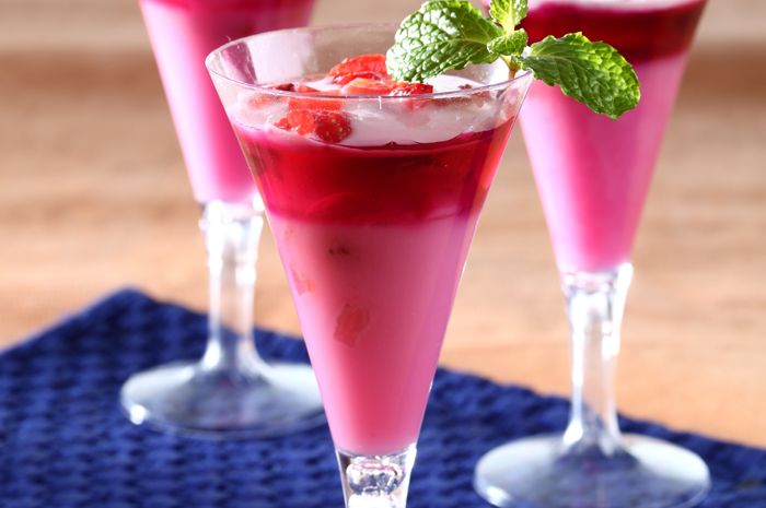 Untuk Dessert Istimewa, Sajikan Puding Anggur Stroberi Yang Cantik Dan ...