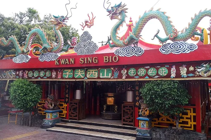 Klenteng Kwan Sing Bio, Klenteng Terbesar di Indonesia yang Keramatnya Berlipat-lipat