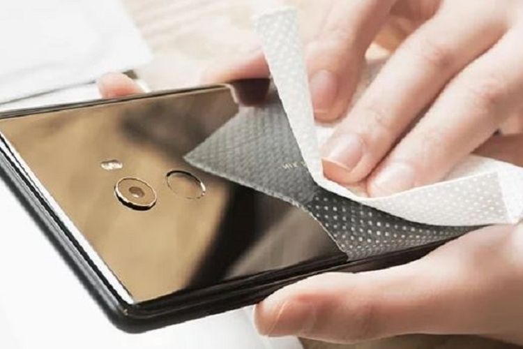 Xiaomi Produksi Tisu Pembersih Layar Hape Seharga Rp 10 Ribuan