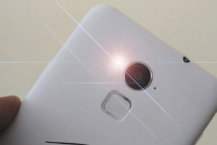 Tak Hanya Buat Foto, LED Flash Smartphone Ternyata Punya Fungsi Lain ...