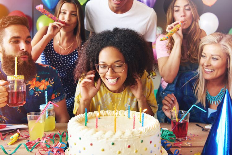 Berita Alasan Ulang Tahun Identik Dengan Tiup Lilin Terbaru Hari Ini ...