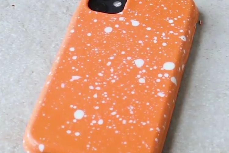 Casing Unik iPhone 11 yang Dibuat Dari Cokelat dan Bisa Dimakan!