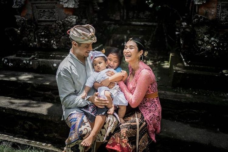 Menikah dengan Suami Keturunan Raja Bali, Rumah Sederhana Artis Cantik ...