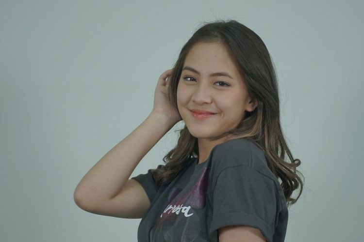 Remas Payudara Artis