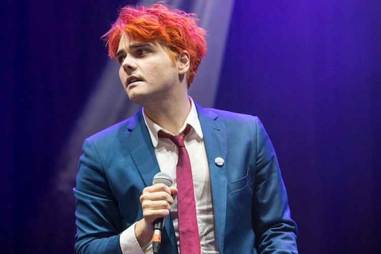 Gerard Way Berencana Rekam Lagu Baru Pake Ukulele Signature Billie ...