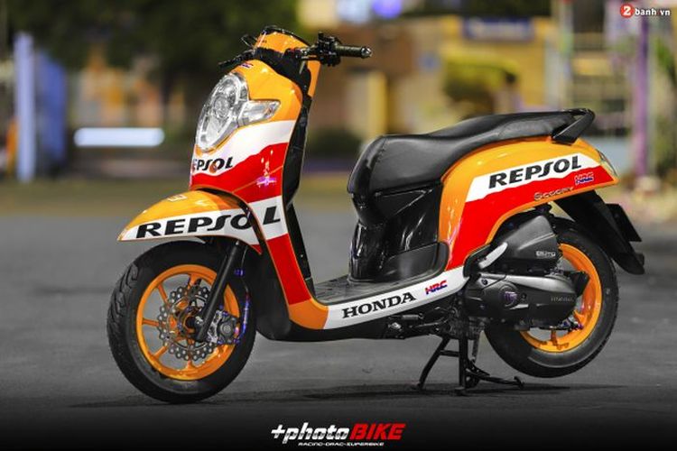 Modifikasi Motor Honda Scoopy Ala HRC MotoGP, Pas Jadi Motor Paddock ...