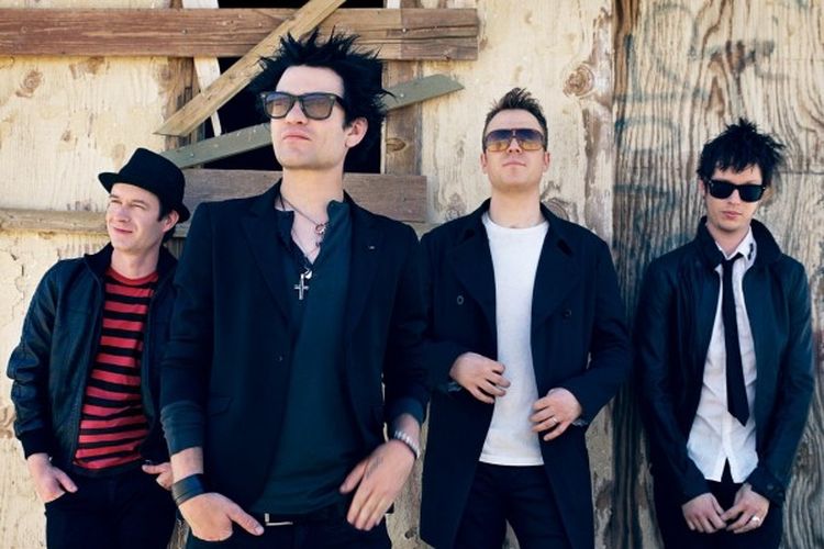 Bassis Sum 41 Rilis Pernyataan Perihal Hengkangnya Stevo - Page all