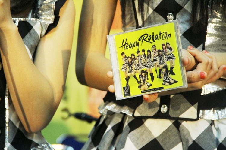 Daftar Lagu Debut Album JKT48 - Heavy Rotation - Page all