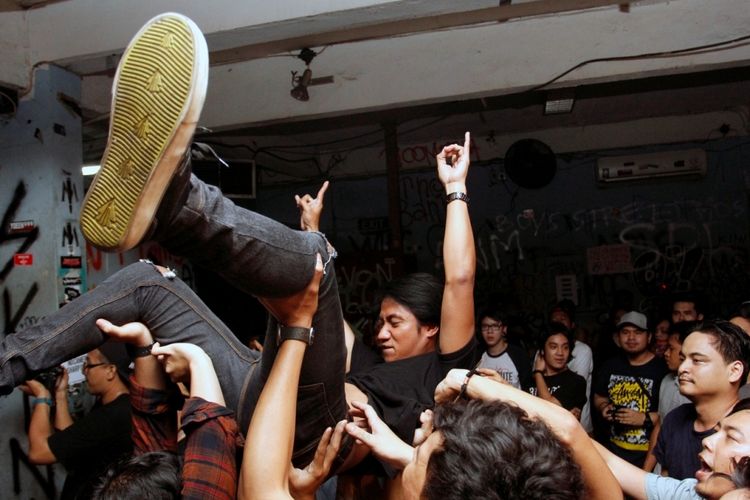 Untuk Anak Metal, Ini Dia Sejarah Penting Terciptanya Moshing dan Mosh Pit!