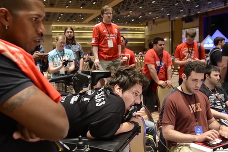 Gamer Ini Bermain Game Menggunakan Mulut dan Mukanya - Page all