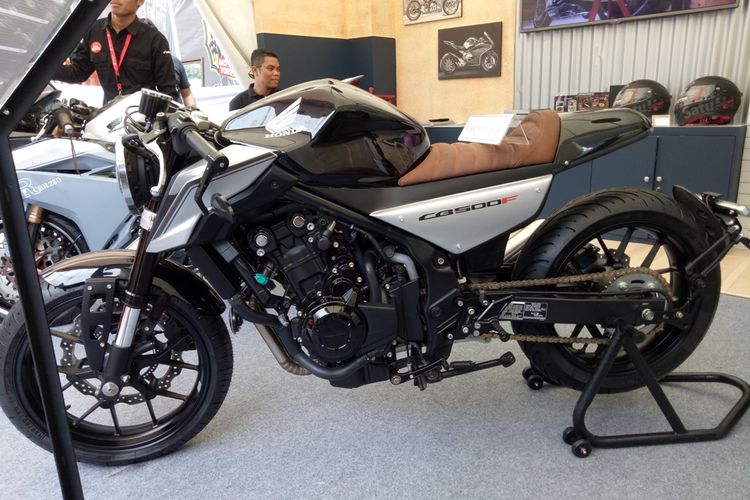 Intip Kerennya Honda CBR 500 versi Café Racer di Jakarta Motorgarage 2017!