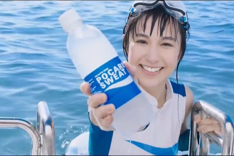 Ini Dia Cewek Cantik yang Jadi Bintang Iklan Pocari Sweat Terbaru, Ada Foto-fotonya Juga!