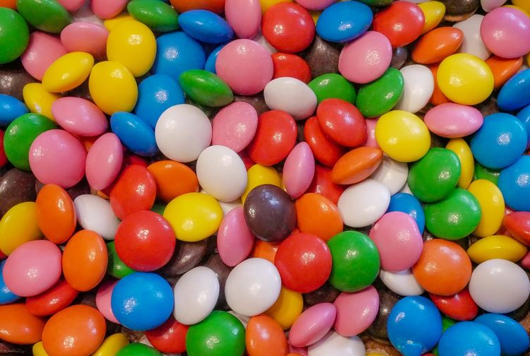 Ada Permen Rasa Kotoran, Ini Dia Permen-Permen Unik yang Ada di Film - Kids