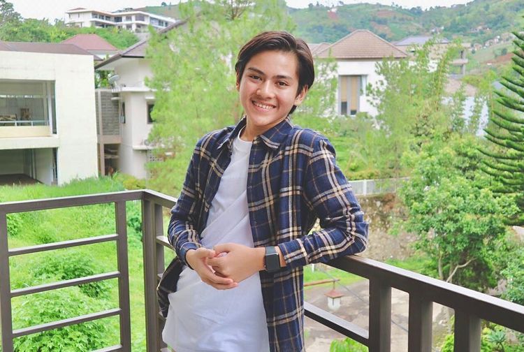 Aktor Pendatang Baru, Rey Bong Berhasil Meraih Piala di Ajang Festival ...