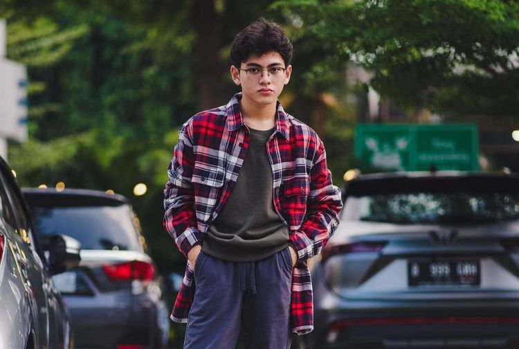 Sedang Naik Daun, Begini Tampilan Rey Bong yang Makin Stylish dengan ...