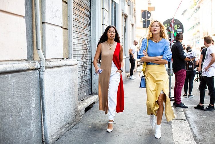 Westernisasi: Pengertian, Faktor-Faktor Penyebab, dan Contohnya di ...