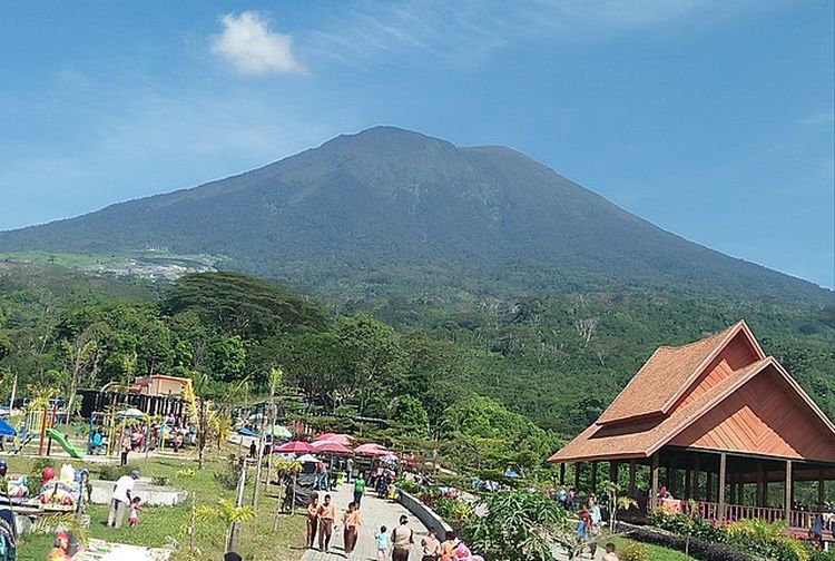 5 Gunung Tertinggi di Sumatra Beserta Karakteristiknya - Kids