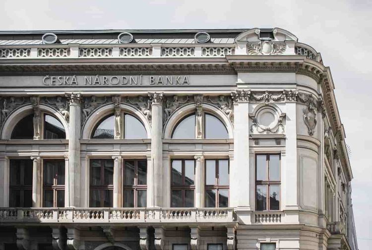 Pengertian Bank: Manfaat dan Jenis-Jenis Bank Berdasarkan Fungsinya ...