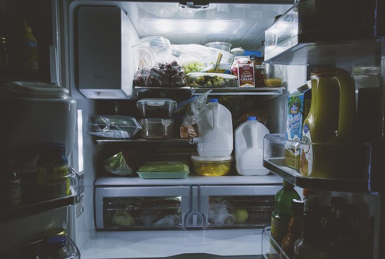 4 Cara Membuat Minuman Lebih Cepat Dingin Menggunakan Freezer - Kids