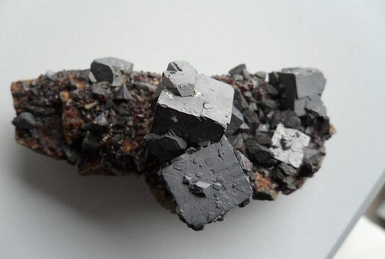 Ada Indonesia, Ini 5 Negara Penghasil Timah Terbesar di Asia Tenggara ...