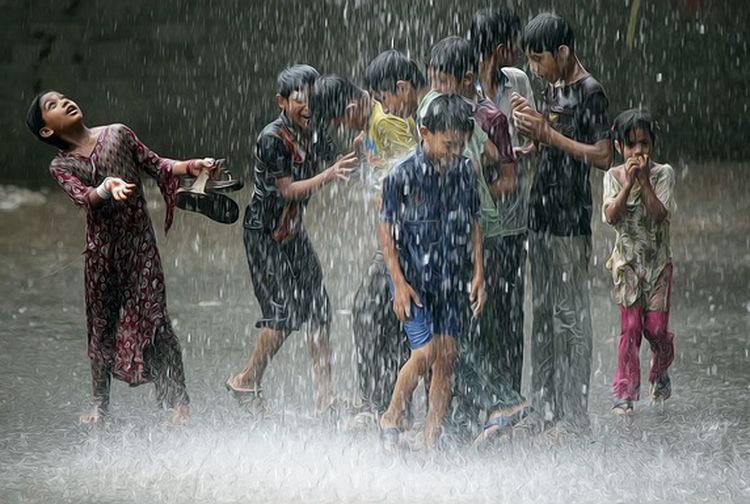 5 Manfaat Bermain Hujan untuk Anak, Salah Satunya Menghilangkan Racun ...
